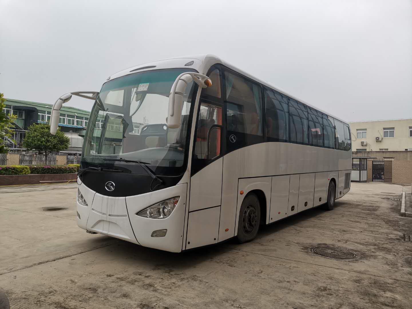 Kinglong Refurbished Bus, Year 2009, Odometer 517, Seat 55 - Topper
