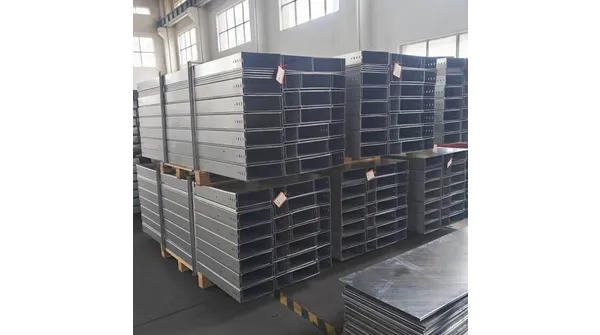 Solid Bottom Cable Tray with Cover, Galvanized Steel | Landee